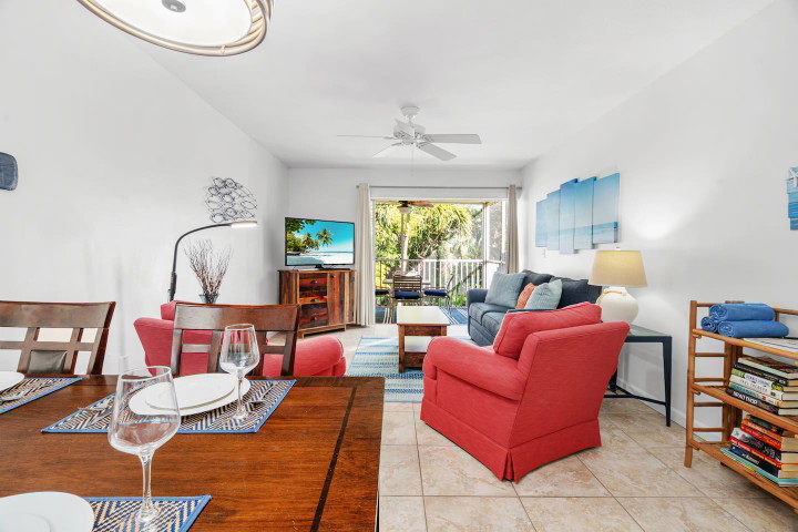Beach Castle Resort #14, Heated Pool, Beach, Bay! - Longboat Key, FL