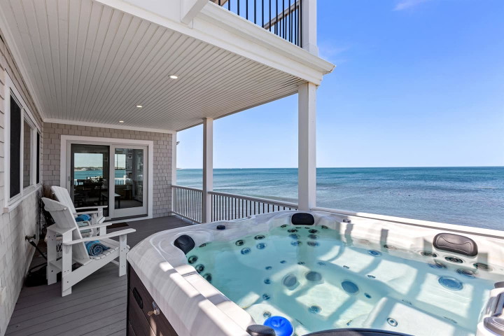 Waterfront Estate W/360 Views, Hot Tub, Sleeps 12! - Marshfield, MA