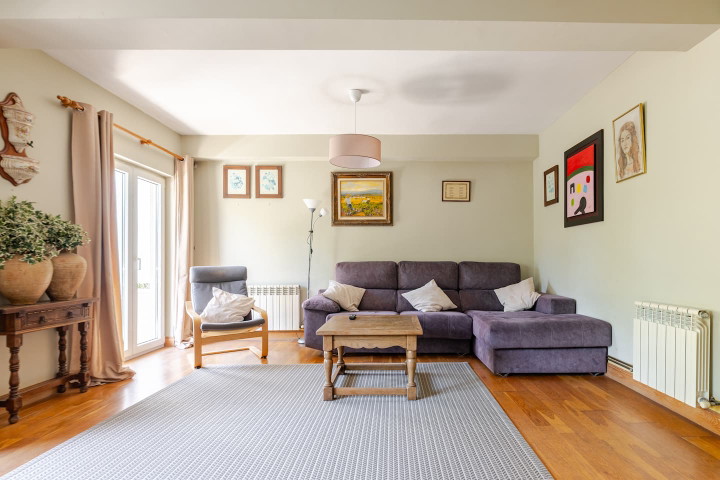Cozy, Spacious And Conveniently Located Apartment. Parking - Orio