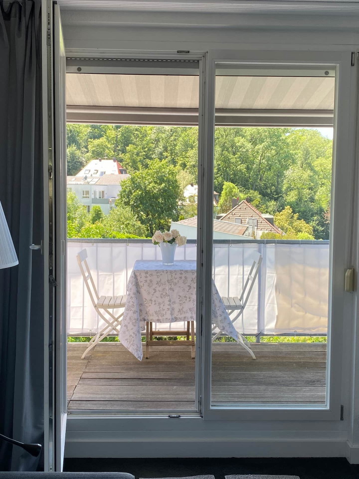 Sonnige 2-zimmer-whg./dg Mit Balkon U. Aussicht - Stuttgart