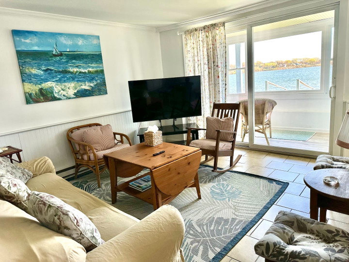 Focsle On Fort Pond In Montauk, New York - Montauk, NY