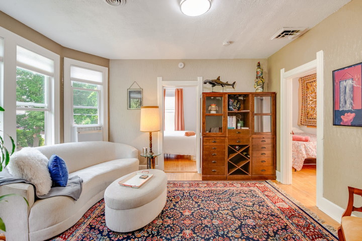 East Side Living, Brady Street! Off Street Parking - Milwaukee, WI
