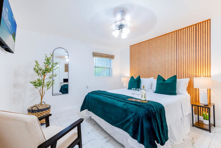 Palm Beach Spot | Close To Downtown | Pets Allowed - West Palm Beach, FL
