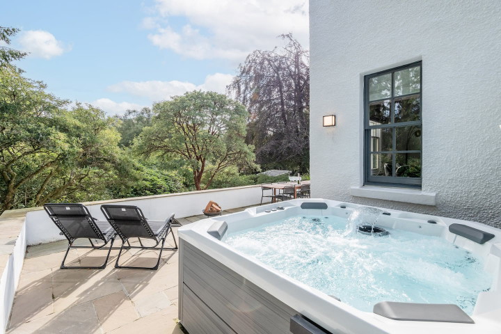 Stunning 4 Bed Family Home W/hot Tub & Huge Garden - Killin