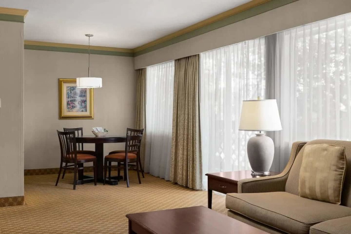 Royal Scot | 2br Suite | Indoor Pool - Victoria