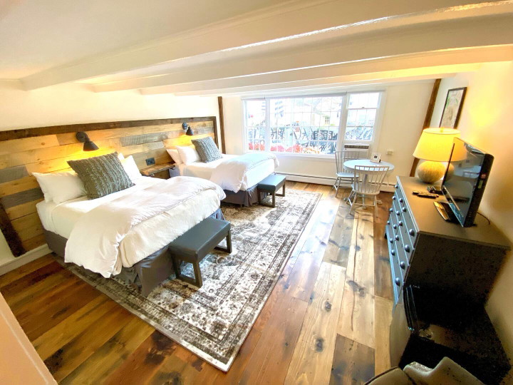 Classic Queen 2 Queen Beds In Historic Inn, Rm 4 - Vermont