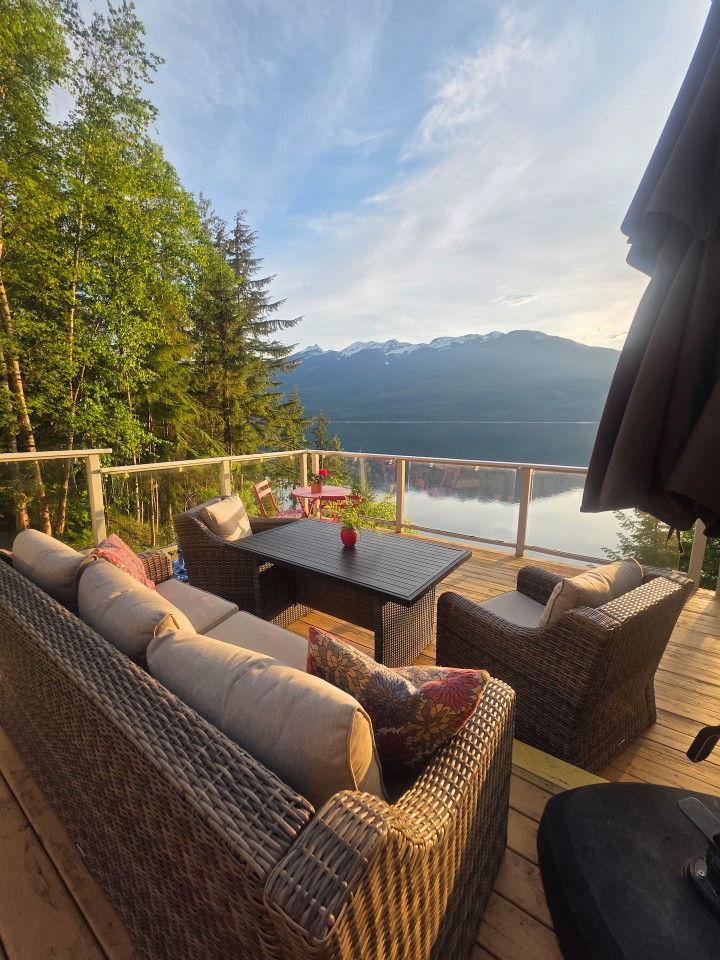 Cozy Nakusp Lakeside Retreat | King Beds  Views - Nakusp
