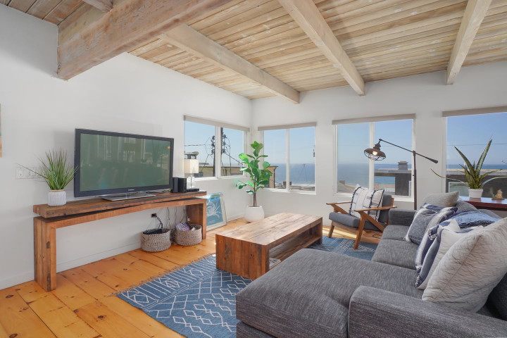 Mb Beach Loft · Malibu To Catalina Views - Hermosa Beach, CA