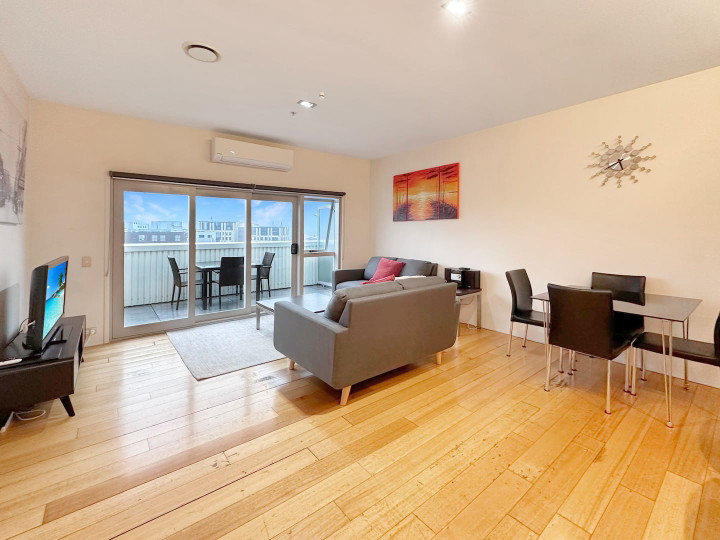 Apartment With, Carpark, Gym & Tennis Court - Auckland