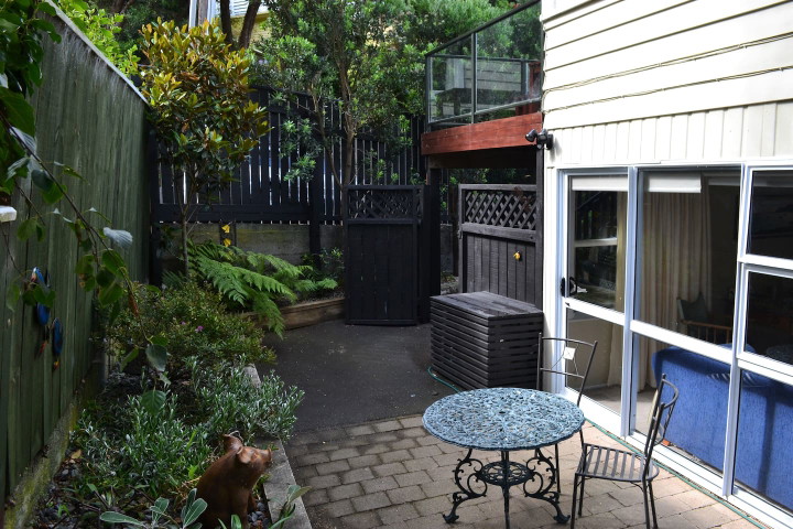2 Bedroom @ Island Bay, Private & Close To Beach - Wellington