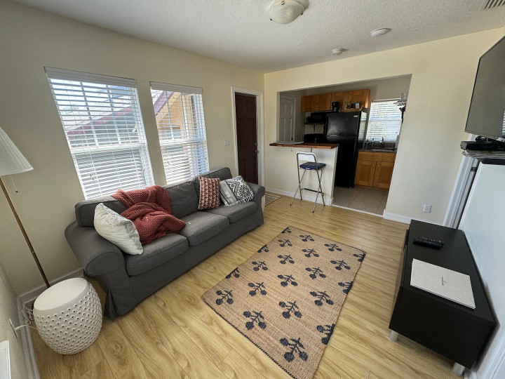 Charming Historic Kenwood Apartment - Gulfport, FL