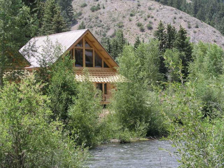 The Columbine Log Home (4 Queen Bed) On The River - Lake City, CO