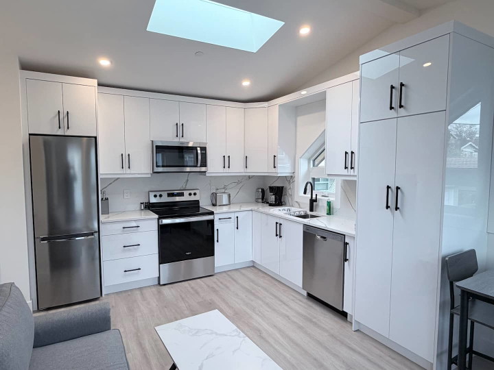 Modern 2br | Street Parking | Vancouver West - Vancouver