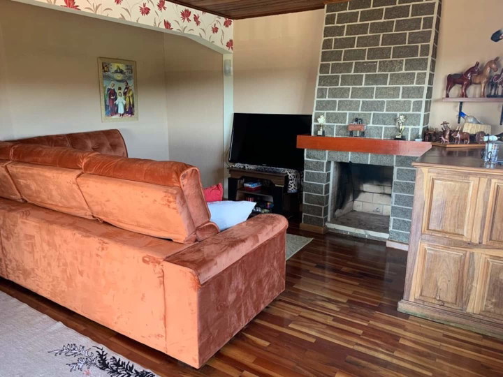 Quartos E Sala Com Lareira Para Aluguel. - Campos do Jordão