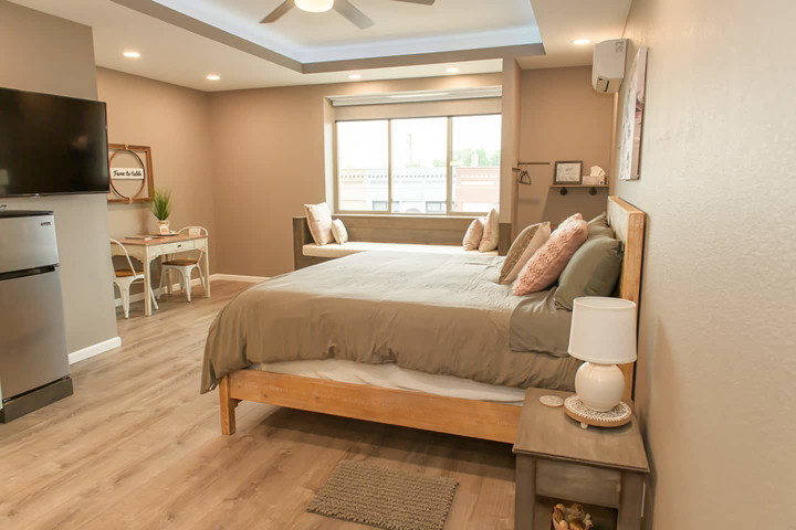 Lodging On Main ~ Larson Suite - Havana, IL