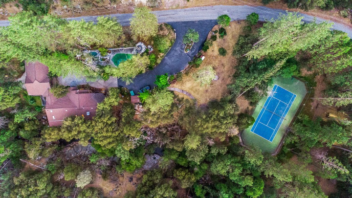 Riverfront Paradise W/ Pool, Spa & Tennis Court - Oakhurst, CA