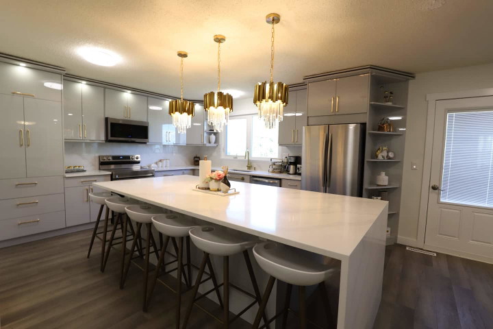 High End Home In The Rockies - Hinton