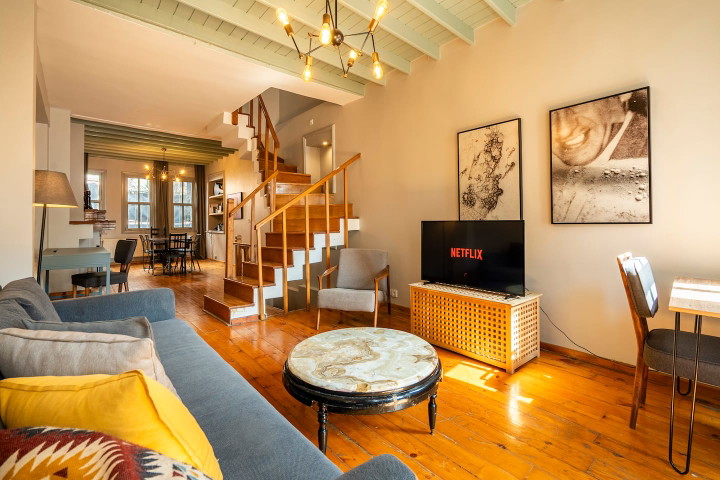 Charming 3 Story Townhouse W Backyard In Cihangir - Istanbul