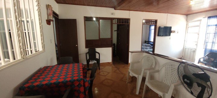 Casa Amoblada Con Parqueadero Para Carro Pequeño - Acacias