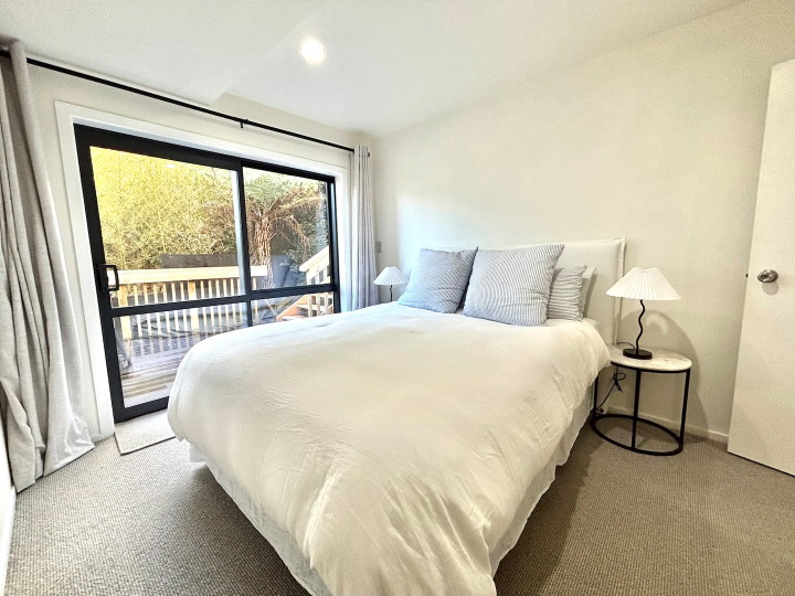 2 Bed Unit With Kitchen & Laundry By Kohi Beach - Auckland