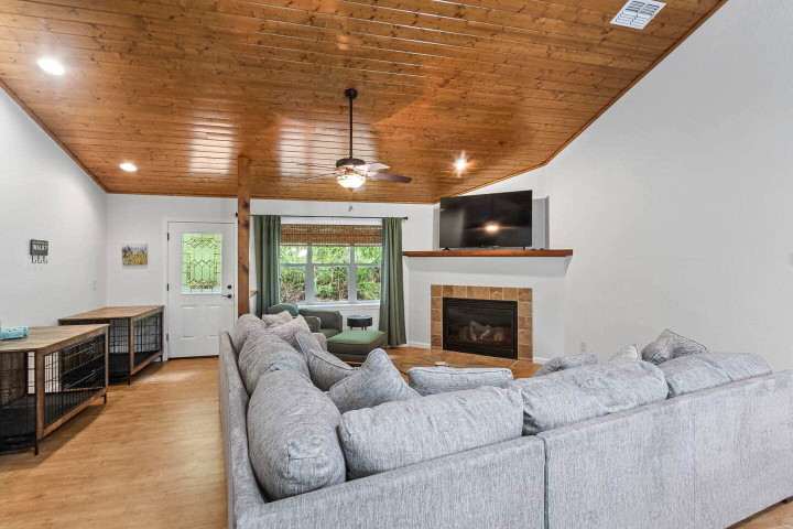 Spacious New Listing At Riverbend Hideaway - Murphy, NC