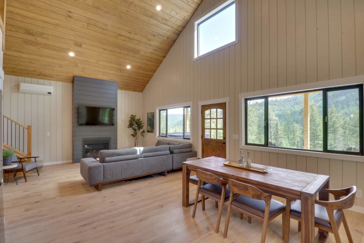 Lakeside Cabin W/ Hot Tub: 3 Mi To Flathead Lake! - Montana