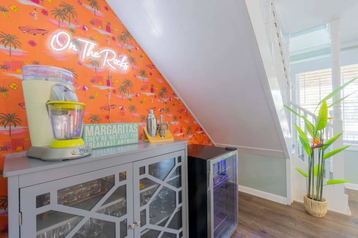 On The Rocks| 5br· Walk To Beach· Decks· Sleeps 12 - Emerald Isle, NC