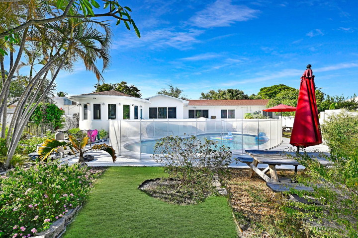 Villa With 4 Bedrooms + Dan And Heated Pool - Hollywood, FL