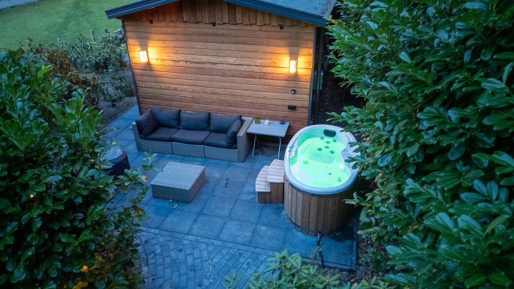 Chalet With Private Jacuzzi & Sauna - Zwolle