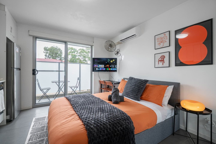 Studio With Sunny Balcony | 4 Mins To Marketplace - Fairfield