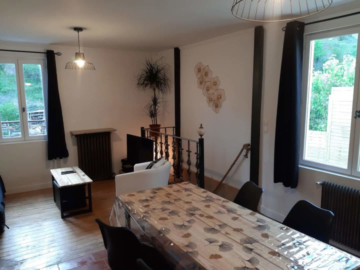 The Little House In The Valley - Avallon