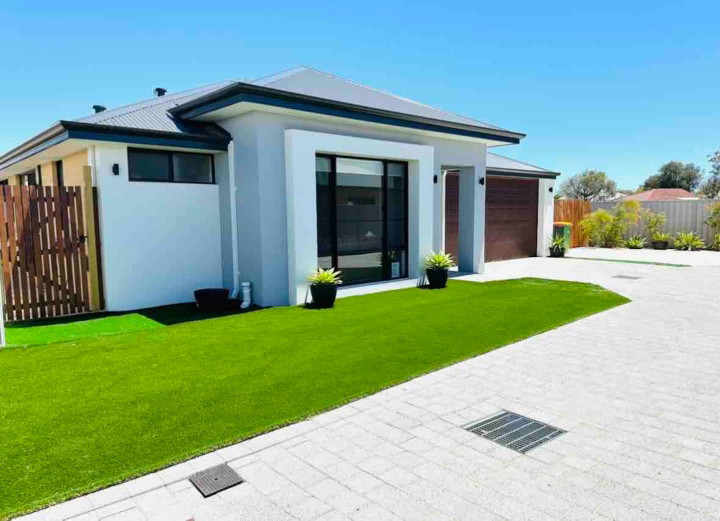 Busselton Stylish 5 Bed, 3 Bathroom Home - Busselton