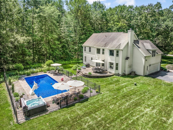 Saratoga Fall Escape | Hot Tub, Fire Pit & Game Rm - Greenwich, NY