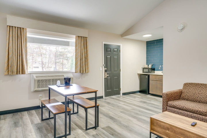 Walk To Beach & Dining: Port Huron Studio - Port Huron, MI