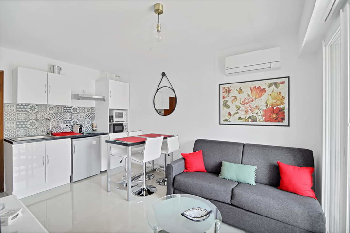 Apartment 2 Steps From The Beach And Center Of St-maxime - Var