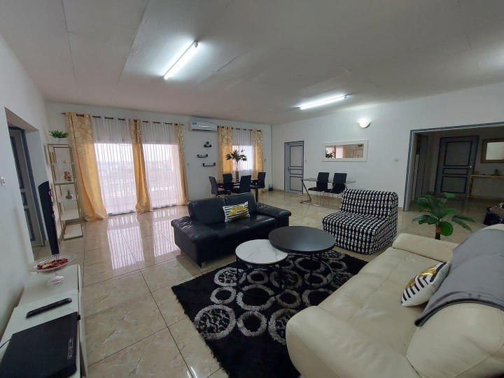 Appartement Meublé Situé Au Haut De Gué-gué - Libreville