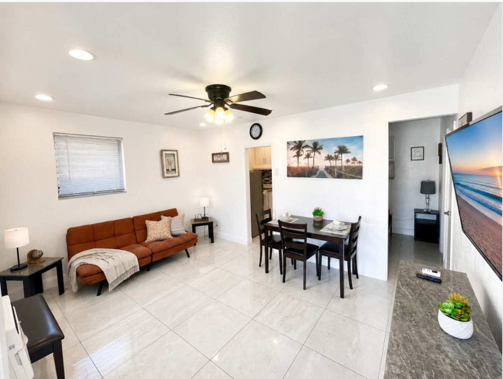 Modern & Cozy Retreat Near Beach And Boardwalk - Hollywood, FL