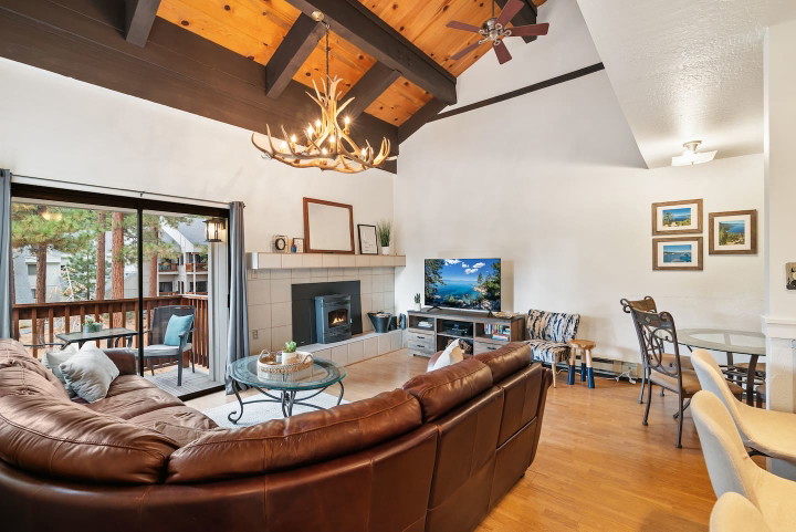 Walkable Tahoe Retreat - 3bd/3ba - 2pm Checkout! - Carson City, NV