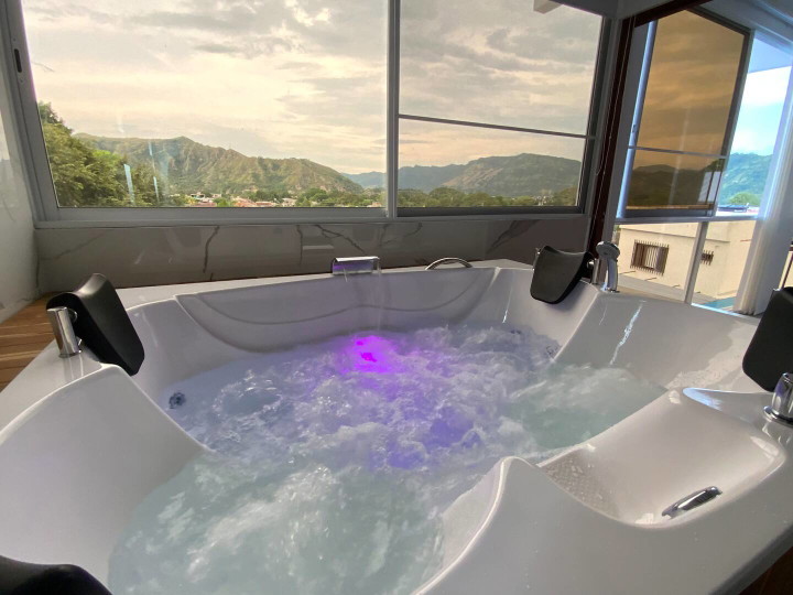 Jacuzzi Privé · Piscine · Vue Sur Honda · Terrasse - Honda