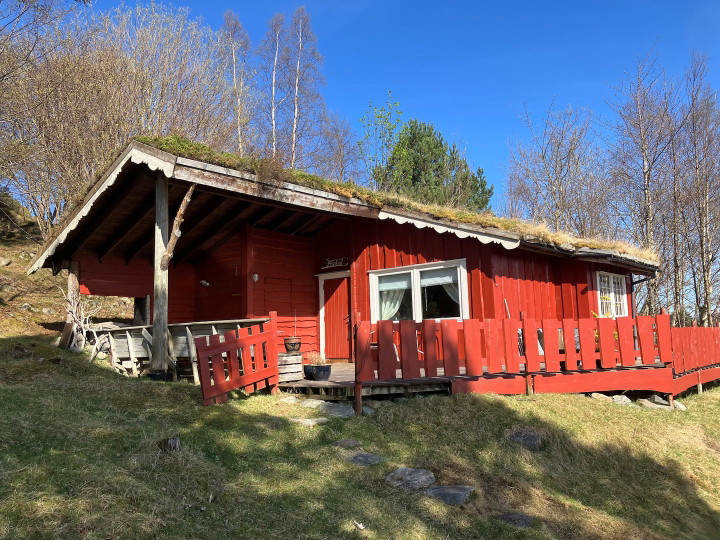 Log Cabin On A Quiet And Car-free Island - Alesund