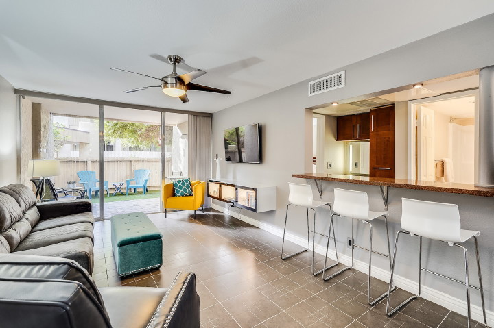 Old Town Scottsdale!  *Ground Floor* Pool*hot Tub* - Paradise Valley, AZ