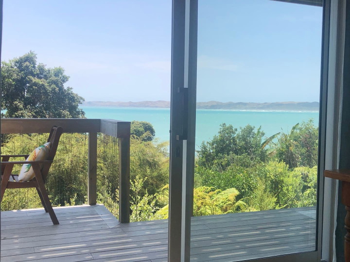 Whale Bay Escape - Raglan