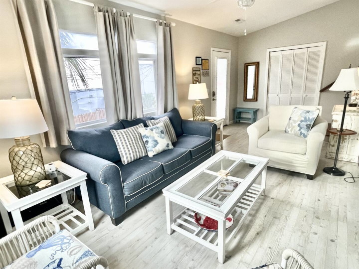 #201 Sunset Overlook, 2br/1ba, Pool, Pet-friendly - Mount Pleasant, SC