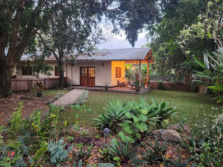 Private Cottage On Wildlife Estate - The Stables - Tanzania