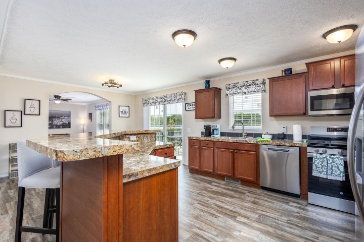 Spacious Lakefront Home In Heart Of Novi - Novi, MI