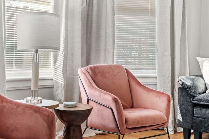 Blend Of Glam And Vintage Charm - Valparaíso, IN