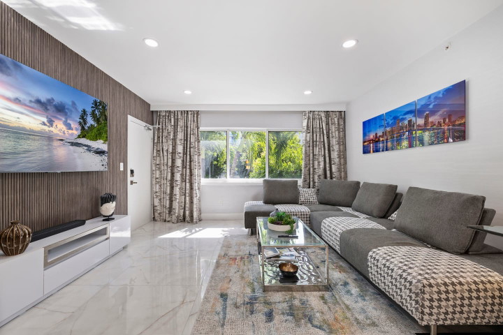 Lavish Gem W/ Free Parking Near Bay And Lincoln Rd - Miami Beach, FL