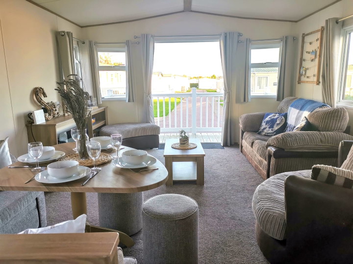 Marigold Bay: A Cosy Coastal Retreat - Essex
