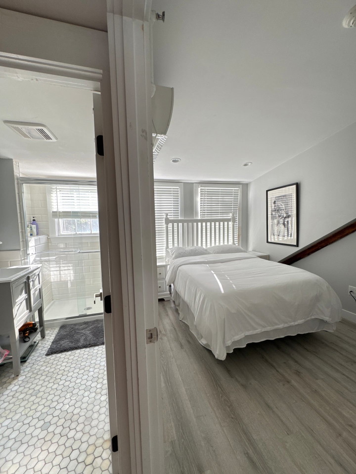 Corner Penthouse 3bed/1bath (In Town) - Nantucket, MA