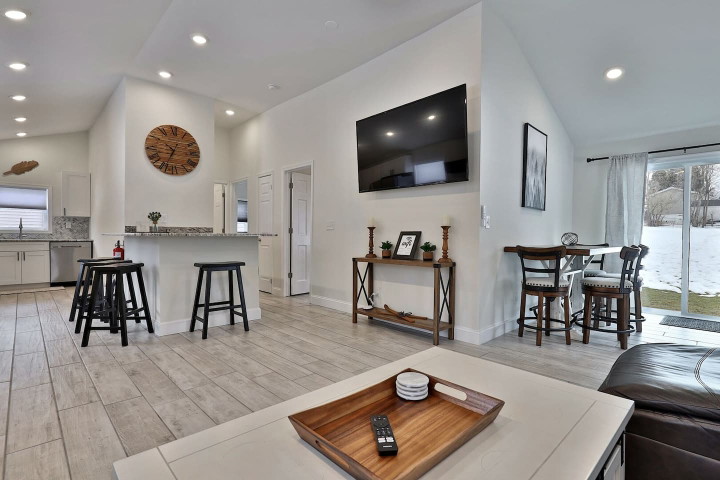 Rutland's Hidden Gem: Renovated 2 Br/1ba In Town - Rutland, VT